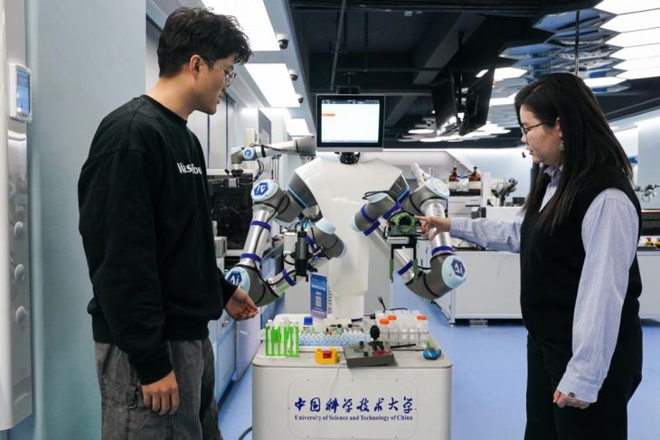 Robot kimia jadi mitra riset, ubah cara kerja laboratorium di China ...