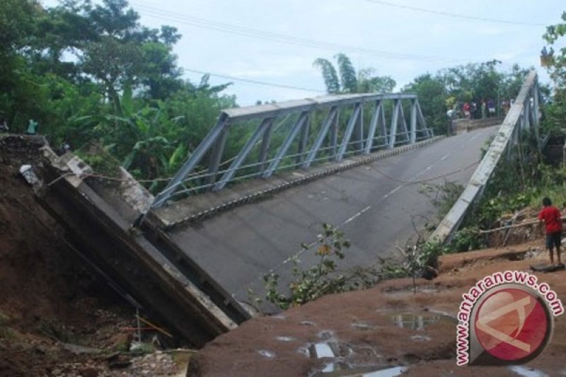 Jembatan Runtuh - ANTARA News