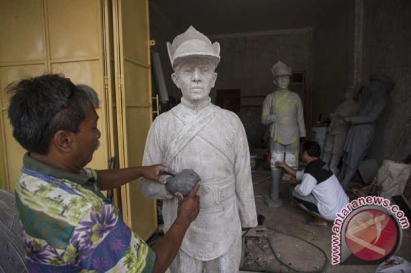 Pembuatan Patung Prajurit Keraton - ANTARA News
