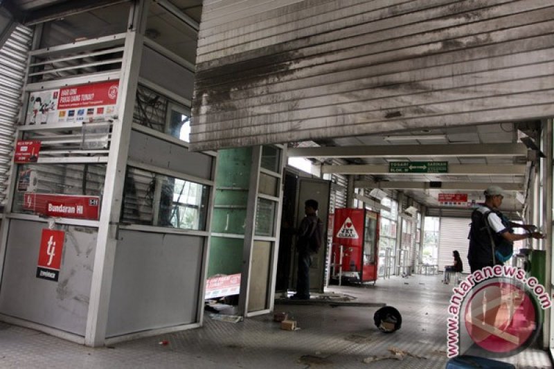 Ahok akan lengkapi halte busway dengan ruang medis - ANTARA News