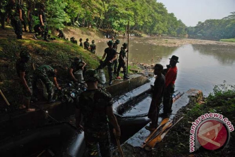 TNI Normalisasi Danau UI - ANTARA News
