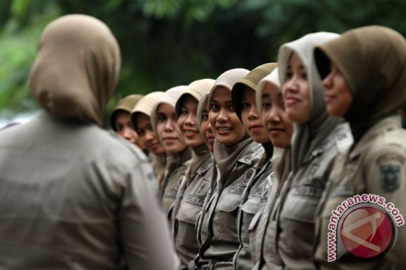 Satpol PP Wanita Aceh - ANTARA News