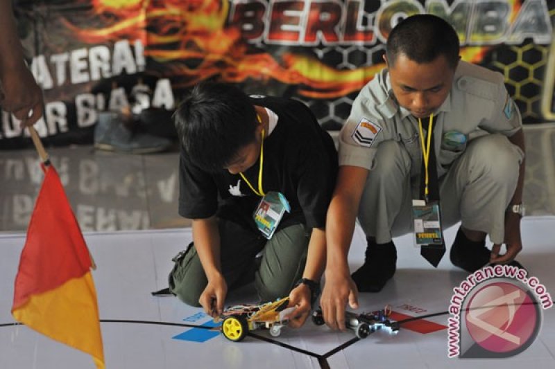 Lomba Robot Semarang - ANTARA News