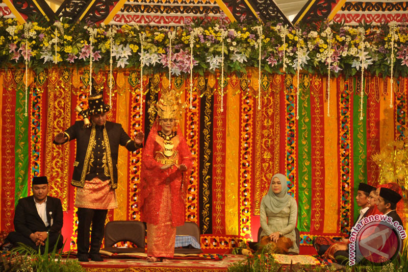 Prosesi Adat Kahyang-Bobby - ANTARA News