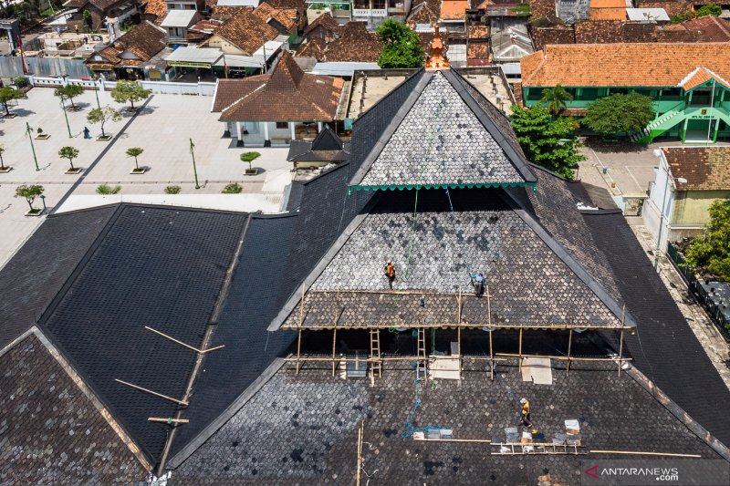 Perawatan atap masjid Agung Demak - ANTARA News