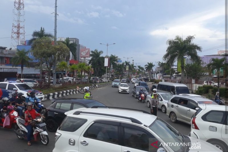 Bundaran Simpang Empat Banjarbaru jadi titik kumpul arus balik - ANTARA ...