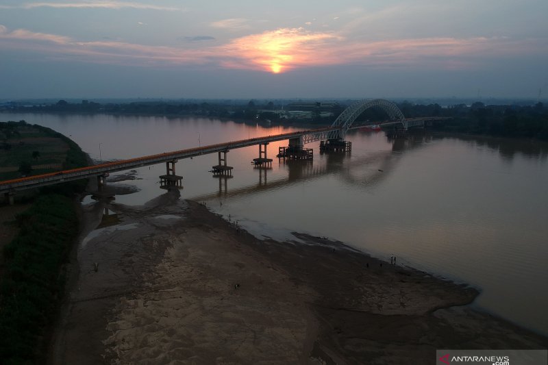 Intensitas hujan berkurang, debit air sungai Batanghari mulai menyusut ...