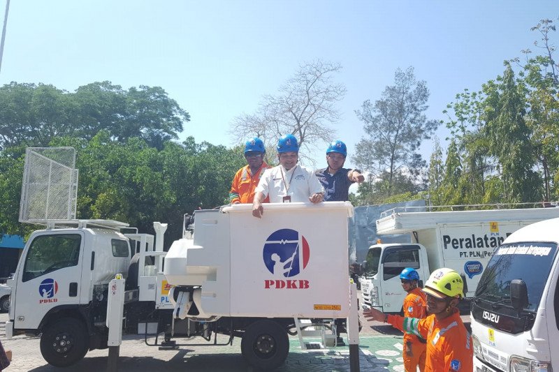 PLN NTT luncurkan mobil PDKB Sentuh Langsung - ANTARA News Kupang, Nusa ...