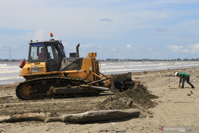 Penanganan limbah batu bara di pantai Aceh Barat - ANTARA News