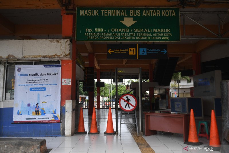 Pemberhentian operasional terminal bus AKAP - ANTARA News