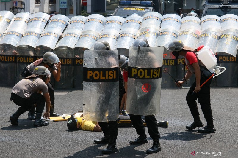 Latihan mengendalikan pengunjuk rasa - ANTARA News
