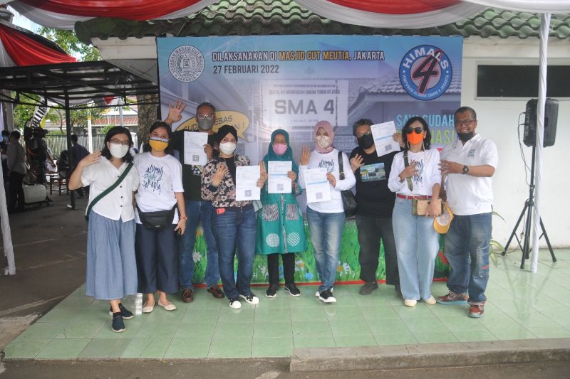Alumni SMAN 4 Jakarta selenggarakan vaksinasi COVID-19 bagi masyarakat ...