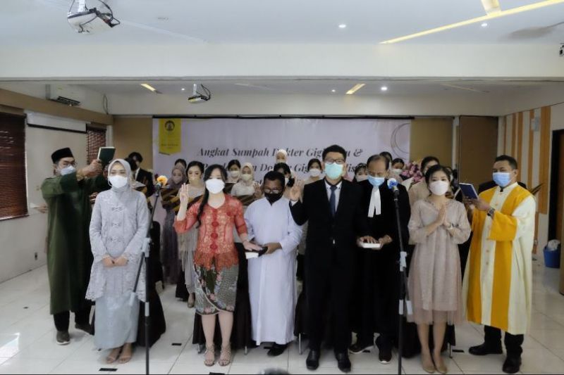 FKG UI angkat sumpah 25 dokter gigi - ANTARA News