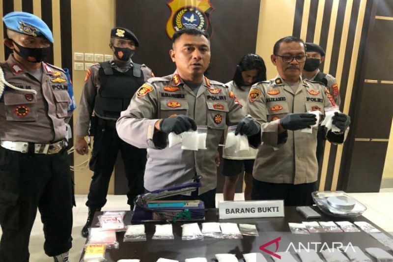 Polresta Kendari Tangkap Dua Pengedar 1 4 Kg Sabu Antara News