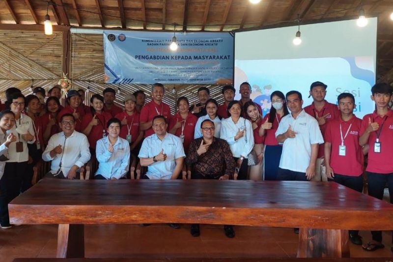 Prodi ADH Poltekpar Bali dampingi kelompok wisata glamping Bedugul ...