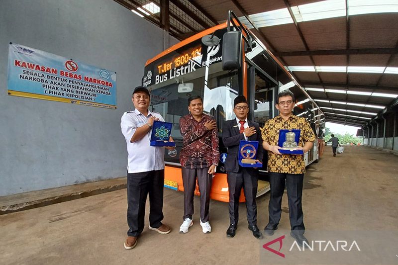 Mayasari Bakti raih penghargaan di ajang "Operator Award" TransJakarta ...