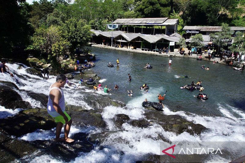 Liburan imlek di objek wisata alam Sumber Maron Malang - ANTARA News