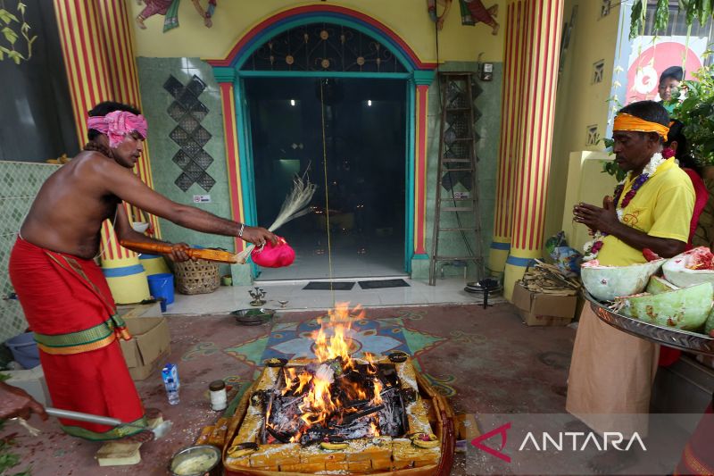 Melihat prosesi ritual Maha Puja di Aceh - ANTARA News