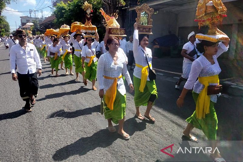 Prosesi Pelebon Raja Denpasar IX diisi ritual Manah Toya Ning - ANTARA News