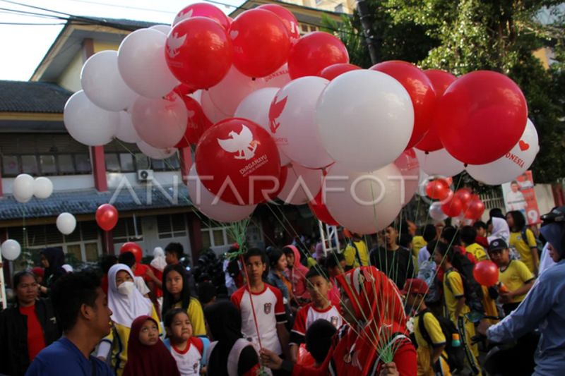 Permintaan balon berwarna merah dan putih meningkat - ANTARA News Makassar