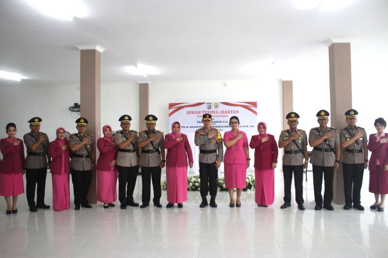 Kapolda Kaltara pimpin upacara sertijab Wakapolda Kaltara dan tiga pejabat utama - ANTARA News ...